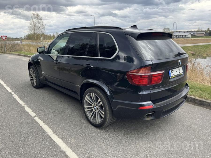 Blue BMW X5 2012 in Riga, with an engine capacity of 3.00 L and mileage of 305 thousand km for 9800 €, photo 4 on AUTOMOTO.COM.LV