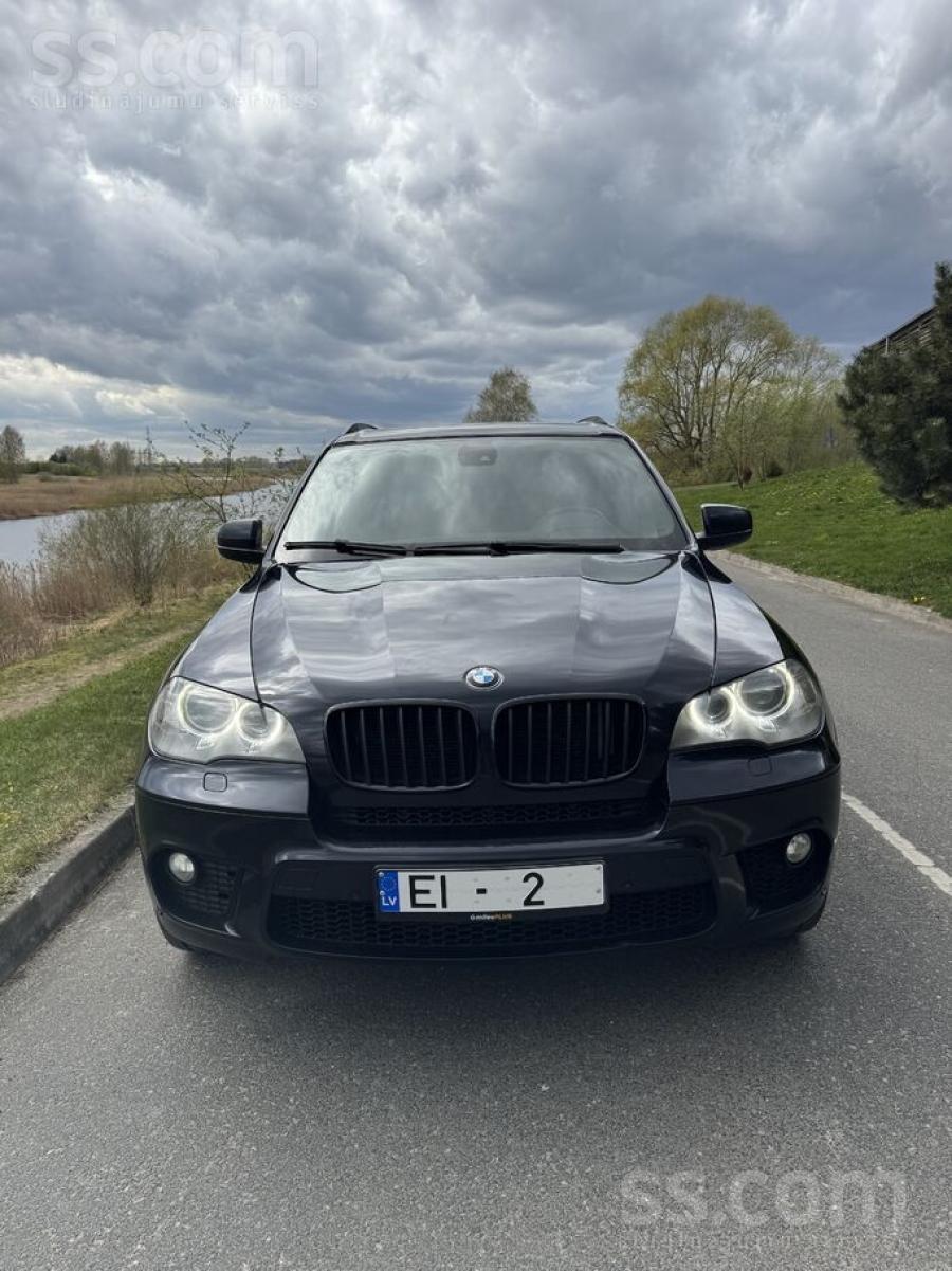 Blue BMW X5 2012 in Riga, with an engine capacity of 3.00 L and mileage of 305 thousand km for 9800 €, photo 9 on AUTOMOTO.COM.LV