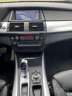 Blue BMW X5 2012 in Riga, with an engine capacity of 3.00 L and mileage of 305 thousand km for 9800 €, photo 10 on AUTOMOTO.COM.LV