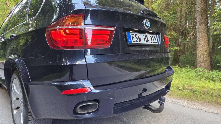 Blue BMW X5 2012 in Plunge, with an engine capacity of 2.99 L and mileage of 273 thousand km for 11700 €, photo 9 on AUTOMOTO.COM.LV
