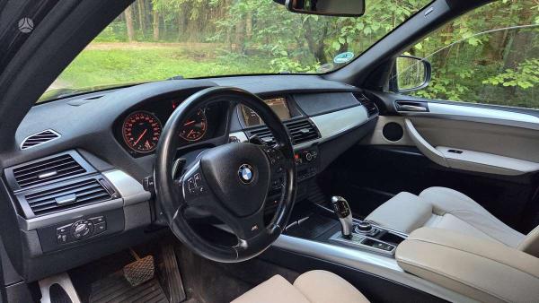 Blue BMW X5 2012 in Plunge, with an engine capacity of 2.99 L and mileage of 273 thousand km for 11700 €, photo 10 on AUTOMOTO.COM.LV