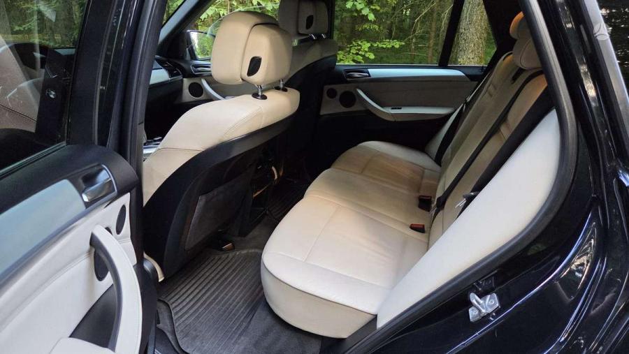 Blue BMW X5 2012 in Plunge, with an engine capacity of 2.99 L and mileage of 273 thousand km for 11700 €, photo 12 on AUTOMOTO.COM.LV