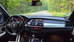 Blue BMW X5 2012 in Plunge, with an engine capacity of 2.99 L and mileage of 273 thousand km for 11700 €, photo 17 on AUTOMOTO.COM.LV