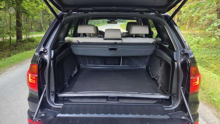 Blue BMW X5 2012 in Plunge, with an engine capacity of 2.99 L and mileage of 273 thousand km for 11700 €, photo 21 on AUTOMOTO.COM.LV