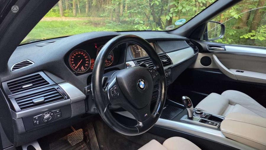Blue BMW X5 2012 in Plunge, with an engine capacity of 2.99 L and mileage of 273 thousand km for 11700 €, photo 23 on AUTOMOTO.COM.LV