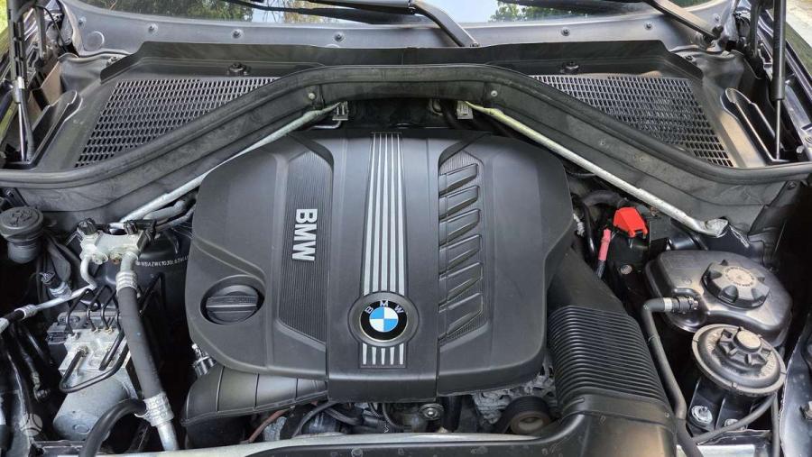 Blue BMW X5 2012 in Plunge, with an engine capacity of 2.99 L and mileage of 273 thousand km for 11700 €, photo 24 on AUTOMOTO.COM.LV