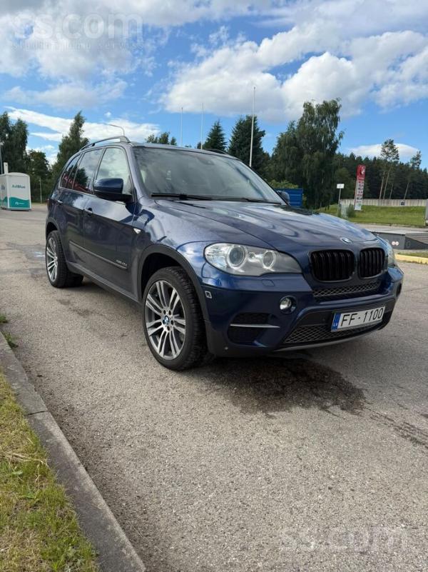 Blue BMW X5 2012 in Riga, with an engine capacity of 3.00 L and mileage of 235 thousand km for 11790 €, photo 2 on AUTOMOTO.COM.LV