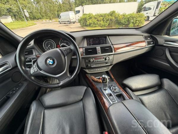Blue BMW X5 2012 in Riga, with an engine capacity of 3.00 L and mileage of 235 thousand km for 11790 €, photo 6 on AUTOMOTO.COM.LV
