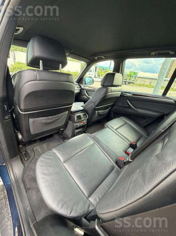Blue BMW X5 2012 in Riga, with an engine capacity of 3.00 L and mileage of 235 thousand km for 11790 €, photo 7 on AUTOMOTO.COM.LV