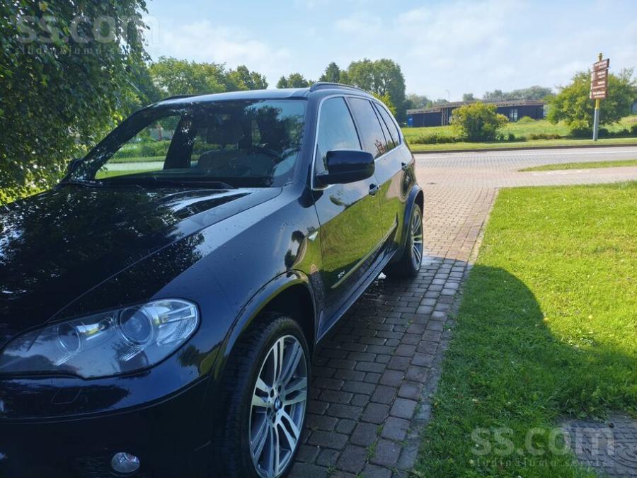 Zils BMW X5 2012 Ventspils, ar dzinēja tilpumu 3.00 L un nobraukumu 289 tūkst. km par 12100 €, foto 1 vietnē AUTOMOTO.COM.LV