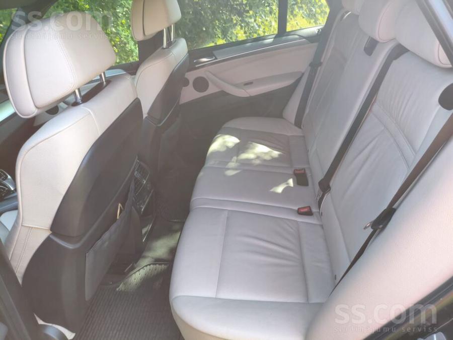 Zils BMW X5 2012 Ventspils, ar dzinēja tilpumu 3.00 L un nobraukumu 289 tūkst. km par 12100 €, foto 7 vietnē AUTOMOTO.COM.LV