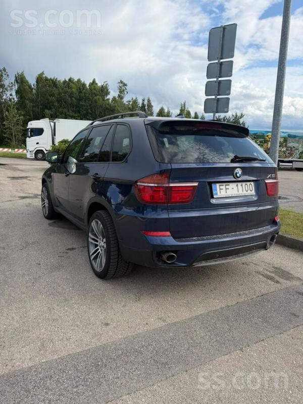 Blue BMW X5 2012 in Riga, with an engine capacity of 3.00 L and mileage of 235 thousand km for 10500 €, photo 4 on AUTOMOTO.COM.LV