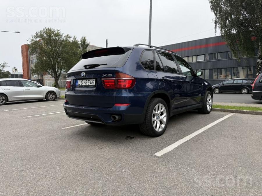 Blue BMW X5 2012 in Riga, with an engine capacity of 3.00 L and mileage of 345 thousand km for 9200 €, photo 3 on AUTOMOTO.COM.LV