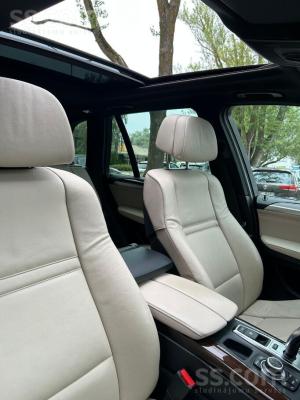 Blue BMW X5 2012 in Liepaja, with an engine capacity of 3.00 L and mileage of 316 thousand km for 13000 €, photo 10 on AUTOMOTO.COM.LV