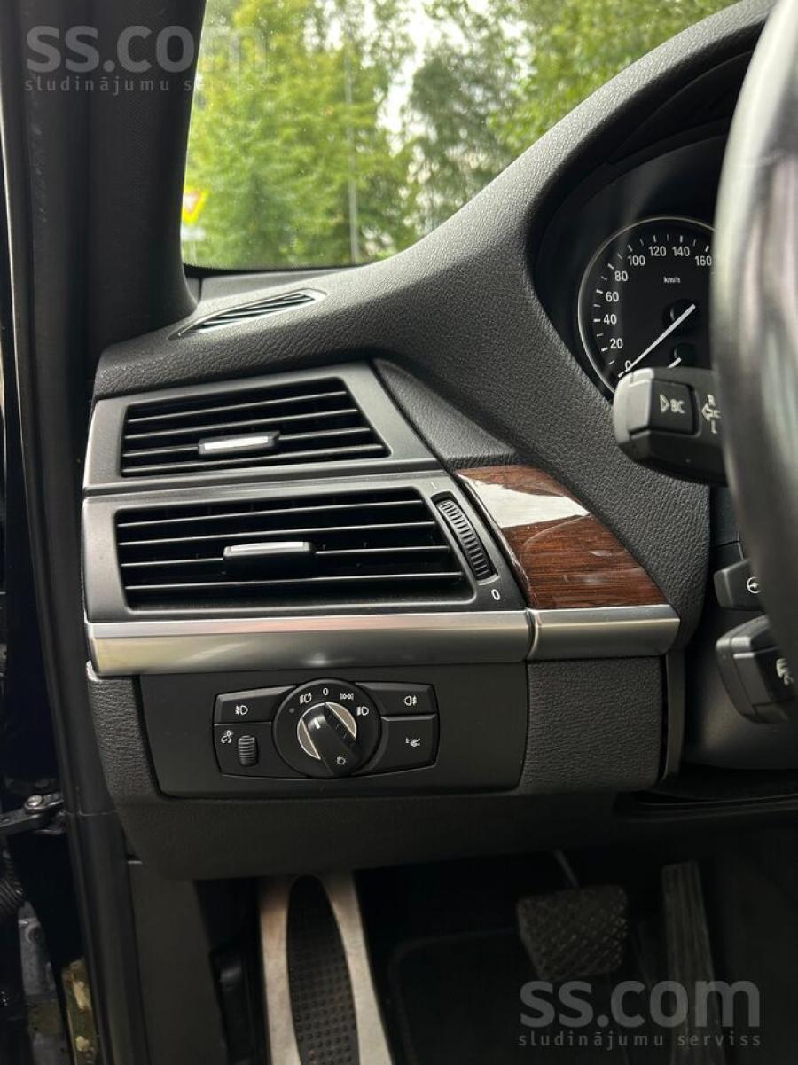 Blue BMW X5 2012 in Liepaja, with an engine capacity of 3.00 L and mileage of 316 thousand km for 13000 €, photo 16 on AUTOMOTO.COM.LV