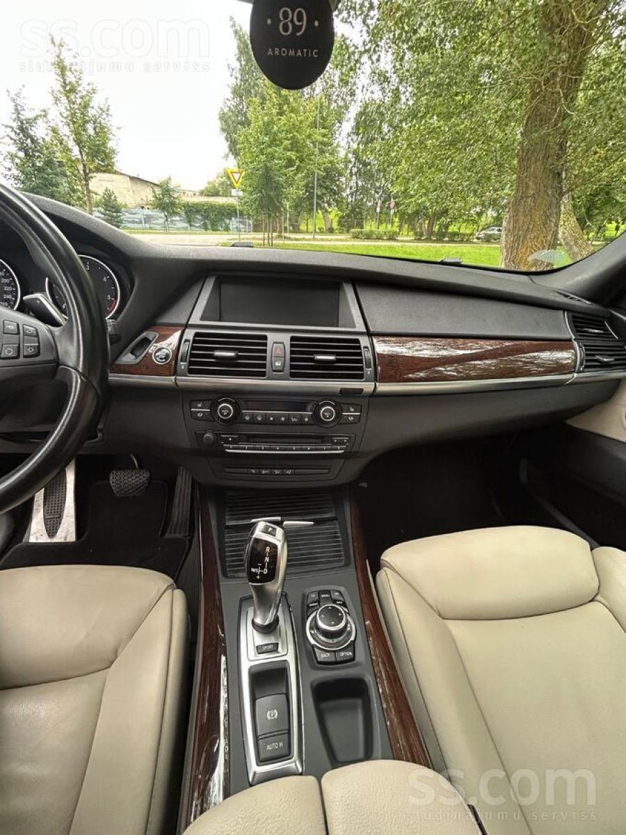 Blue BMW X5 2012 in Liepaja, with an engine capacity of 3.00 L and mileage of 316 thousand km for 13000 €, photo 18 on AUTOMOTO.COM.LV