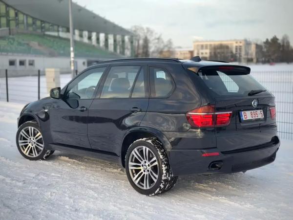 Blue BMW X5 2013 in Jelgava, with an engine capacity of 3.00 L and mileage of 217 thousand km for 15500 €, photo 3 on AUTOMOTO.COM.LV