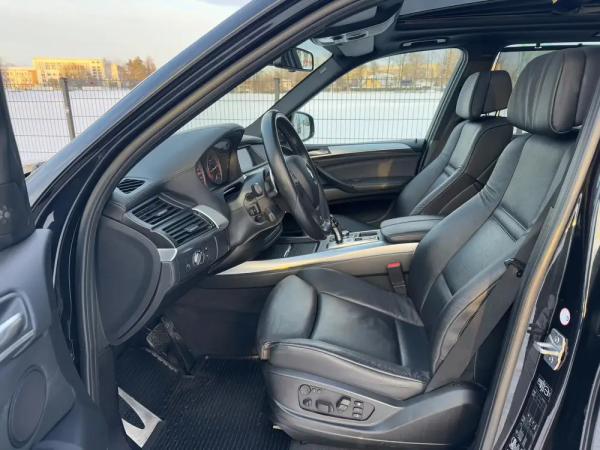 Blue BMW X5 2013 in Jelgava, with an engine capacity of 3.00 L and mileage of 217 thousand km for 15500 €, photo 8 on AUTOMOTO.COM.LV