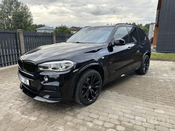 Blue BMW X5 2013 in Riga, with an engine capacity of 3.00 L and mileage of 300 thousand km for 21900 €, photo 1 on AUTOMOTO.COM.LV