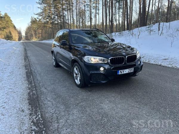 Blue BMW X5 2014 in Riga, with an engine capacity of 3.00 L and mileage of 208 thousand km for 16700 €, photo 5 on AUTOMOTO.COM.LV