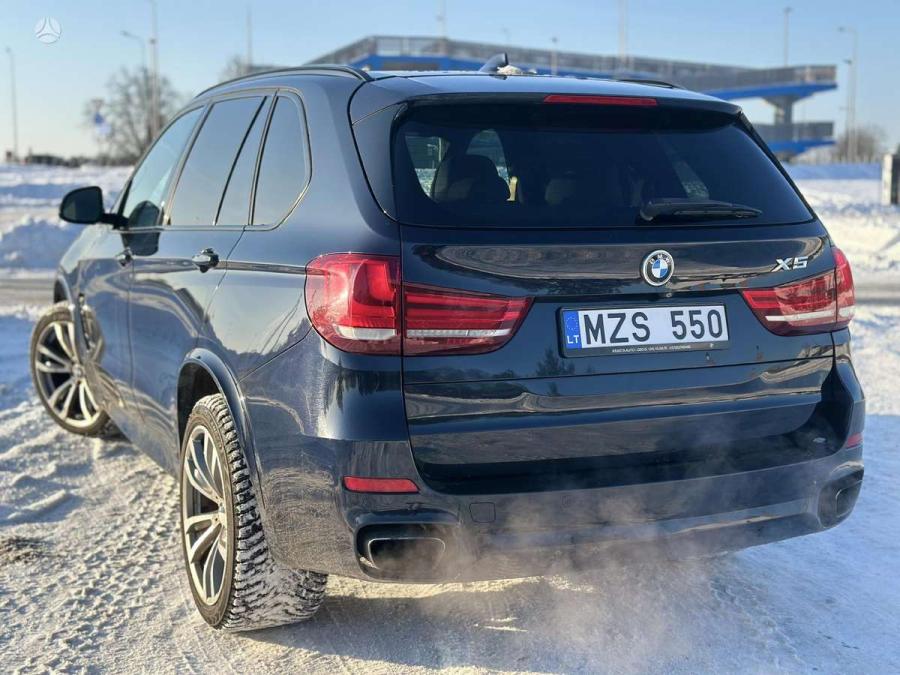 Blue BMW X5 2014 in Vilnius, with an engine capacity of 4.40 L and mileage of 278 thousand km for 11750 €, photo 9 on AUTOMOTO.COM.LV