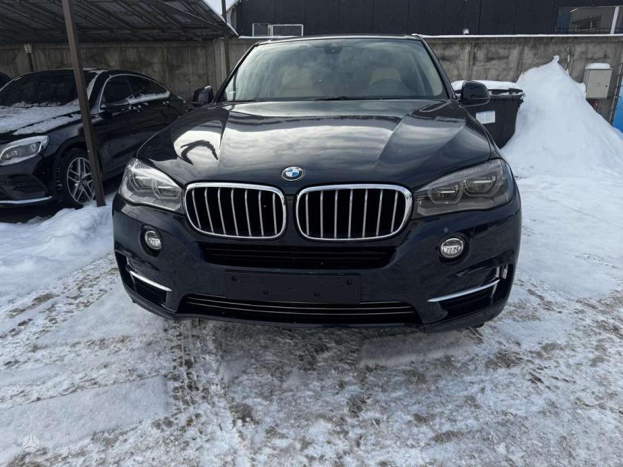 Blue BMW X5 2014 in Siauliai, with an engine capacity of 2.99 L and mileage of 279 thousand km for 10900 €, photo 3 on AUTOMOTO.COM.LV