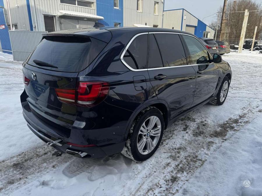 Blue BMW X5 2014 in Siauliai, with an engine capacity of 2.99 L and mileage of 279 thousand km for 10900 €, photo 5 on AUTOMOTO.COM.LV