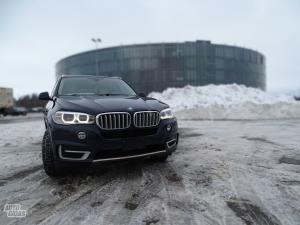Blue BMW X5 2014 in Siauliai, with an engine capacity of 3.00 L and mileage of 300 thousand km for 13800 €, photo 2 on AUTOMOTO.COM.LV