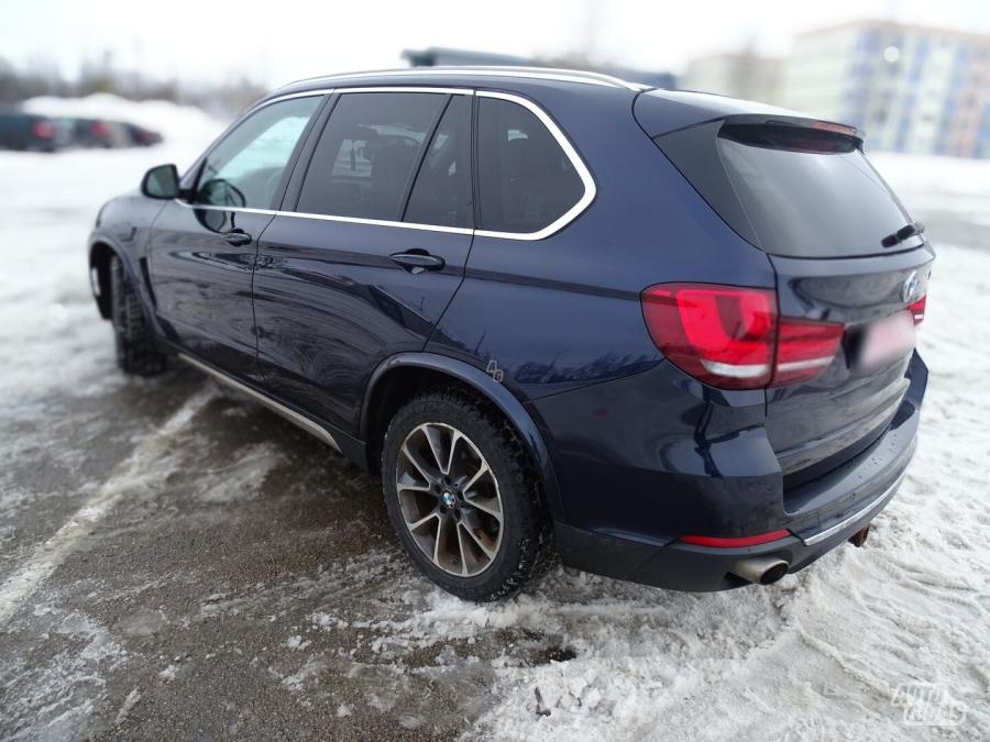 Blue BMW X5 2014 in Siauliai, with an engine capacity of 3.00 L and mileage of 300 thousand km for 13800 €, photo 4 on AUTOMOTO.COM.LV