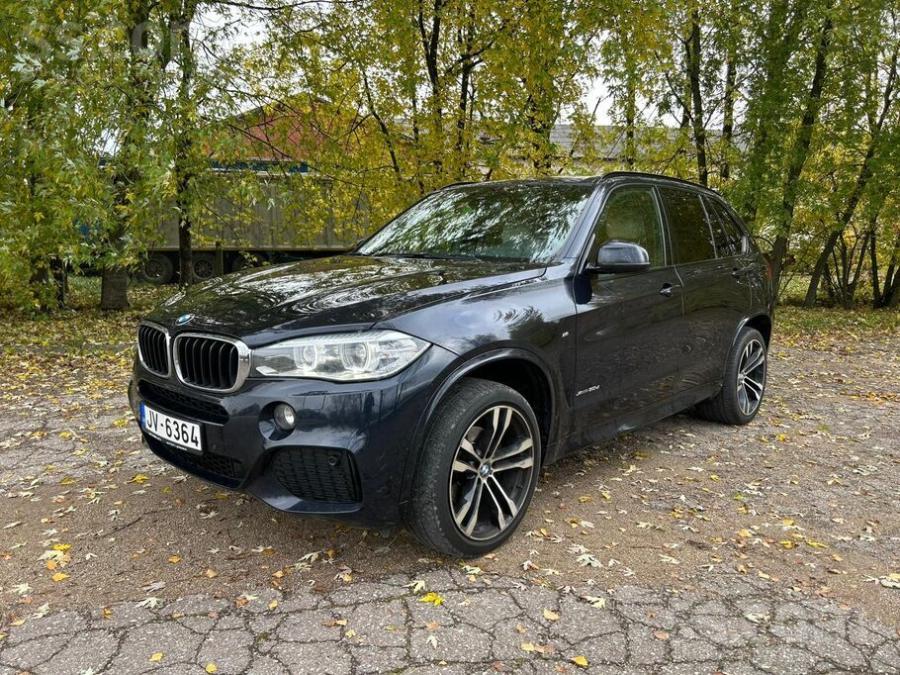 Blue BMW X5 2014 in Saldus, with an engine capacity of 3.00 L and mileage of 273 thousand km for 19500 €, photo 1 on AUTOMOTO.COM.LV