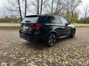 Blue BMW X5 2014 in Saldus, with an engine capacity of 3.00 L and mileage of 273 thousand km for 19500 €, photo 6 on AUTOMOTO.COM.LV