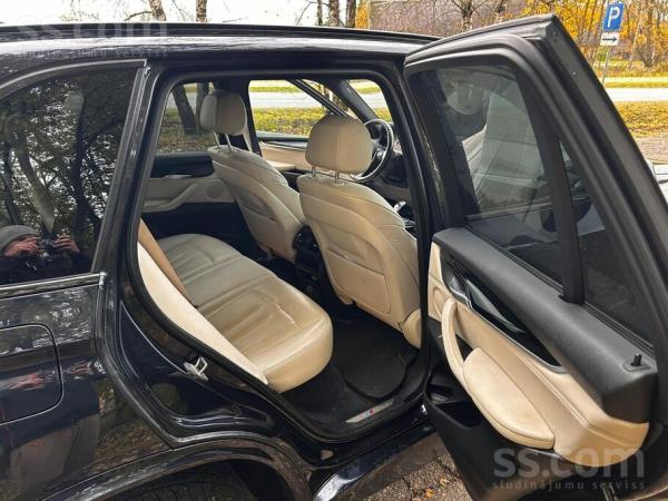 Blue BMW X5 2014 in Saldus, with an engine capacity of 3.00 L and mileage of 273 thousand km for 19500 €, photo 8 on AUTOMOTO.COM.LV