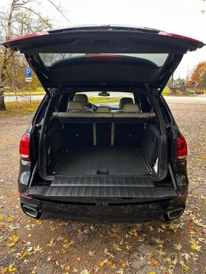 Blue BMW X5 2014 in Saldus, with an engine capacity of 3.00 L and mileage of 273 thousand km for 19500 €, photo 12 on AUTOMOTO.COM.LV