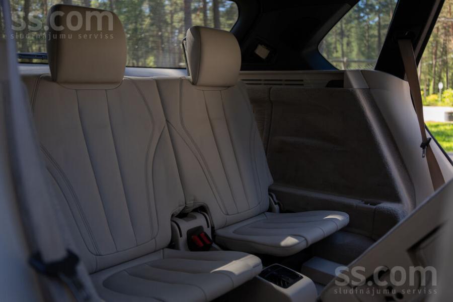 Blue BMW X5 2014 in Riga, with an engine capacity of 3.00 L and mileage of 214 thousand km for 22700 €, photo 20 on AUTOMOTO.COM.LV