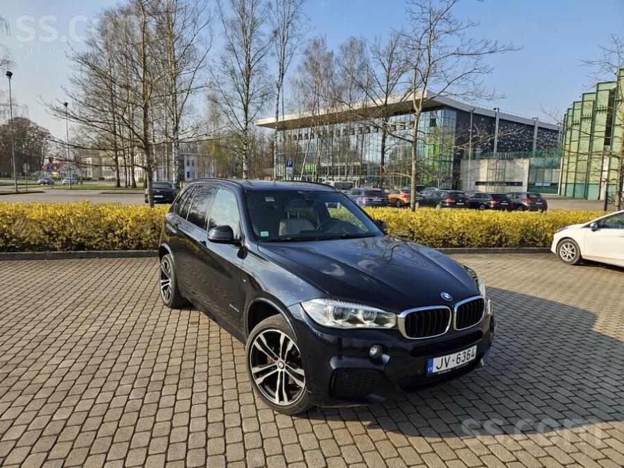 Blue BMW X5 2014 in Saldus, with an engine capacity of 3.00 L and mileage of 265 thousand km for 19800 €, photo 3 on AUTOMOTO.COM.LV