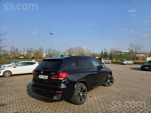 Blue BMW X5 2014 in Saldus, with an engine capacity of 3.00 L and mileage of 265 thousand km for 19800 €, photo 5 on AUTOMOTO.COM.LV