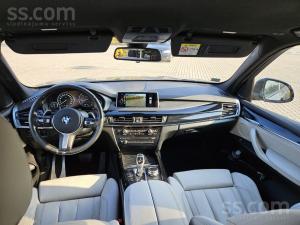 Blue BMW X5 2014 in Saldus, with an engine capacity of 3.00 L and mileage of 265 thousand km for 19800 €, photo 7 on AUTOMOTO.COM.LV