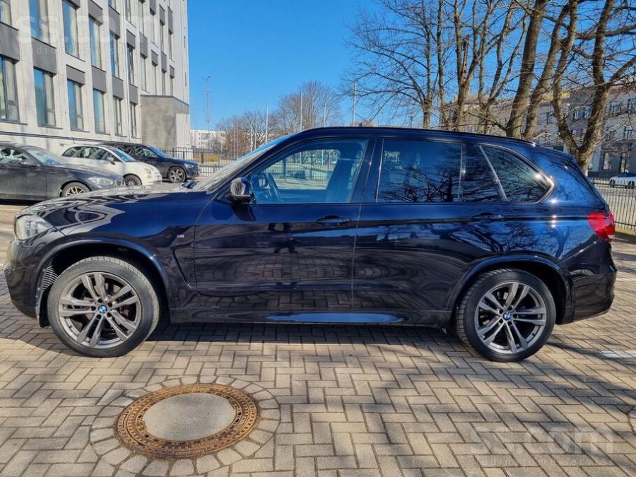 Blue BMW X5 2014 in Riga, with an engine capacity of 3.00 L and mileage of 246 thousand km for 21999 €, photo 1 on AUTOMOTO.COM.LV
