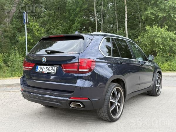 Blue BMW X5 2014 in Liepaja, with an engine capacity of 3.00 L and mileage of 117 thousand km for 21900 €, photo 4 on AUTOMOTO.COM.LV