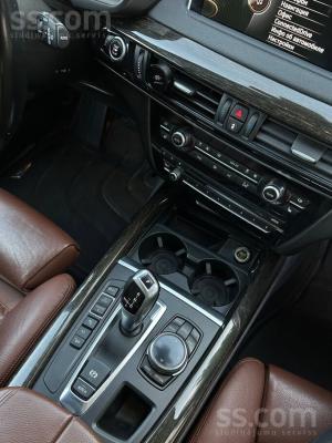 Blue BMW X5 2014 in Jurmala, with an engine capacity of 3.00 L and mileage of 310 thousand km for 19000 €, photo 9 on AUTOMOTO.COM.LV