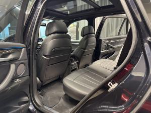 Zils BMW X5 2014 Rīga, ar dzinēja tilpumu 3.00 L un nobraukumu 183 tūkst. km par 19990 €, foto 19 vietnē AUTOMOTO.COM.LV