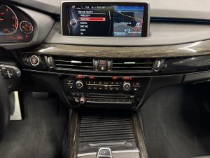 Zils BMW X5 2014 Rīga, ar dzinēja tilpumu 3.00 L un nobraukumu 183 tūkst. km par 19990 €, foto 25 vietnē AUTOMOTO.COM.LV