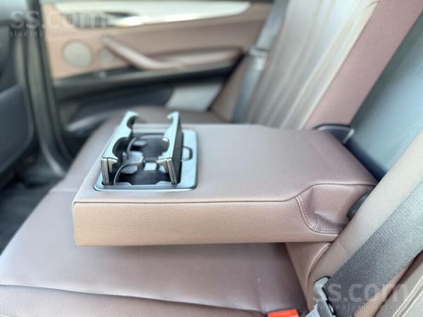 Blue BMW X5 2014 in Riga, with an engine capacity of 2.00 L and mileage of 259 thousand km for 18995 €, photo 10 on AUTOMOTO.COM.LV