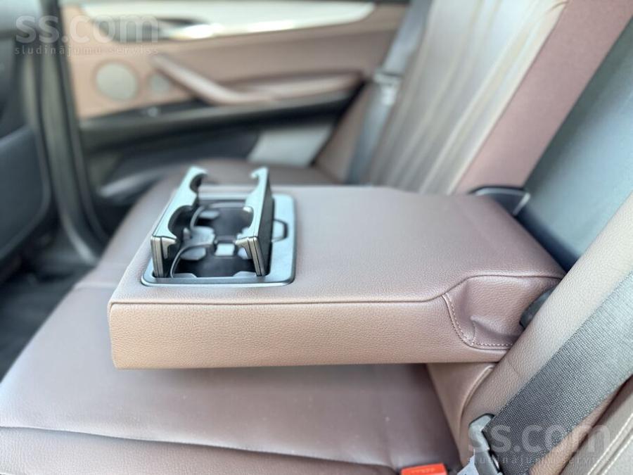 Zils BMW X5 2014 Rīga, ar dzinēja tilpumu 2.00 L un nobraukumu 259 tūkst. km par 18995 €, foto 11 vietnē AUTOMOTO.COM.LV