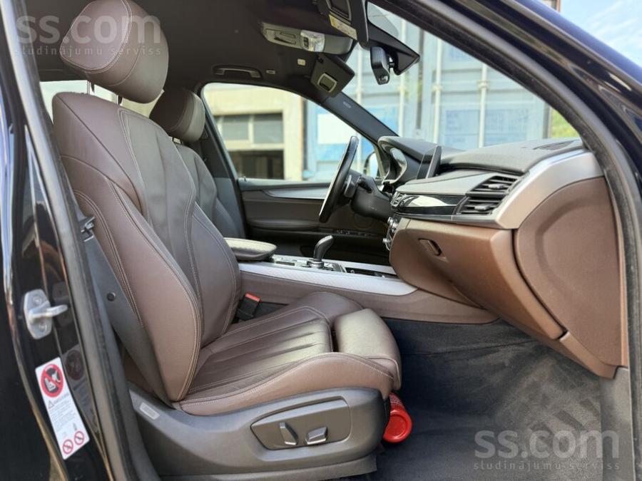 Zils BMW X5 2014 Rīga, ar dzinēja tilpumu 2.00 L un nobraukumu 259 tūkst. km par 18995 €, foto 32 vietnē AUTOMOTO.COM.LV