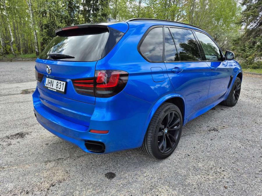 Blue BMW X5 2014 in Panevezys, with an engine capacity of 3.00 L and mileage of 250 thousand km for 22000 €, photo 6 on AUTOMOTO.COM.LV