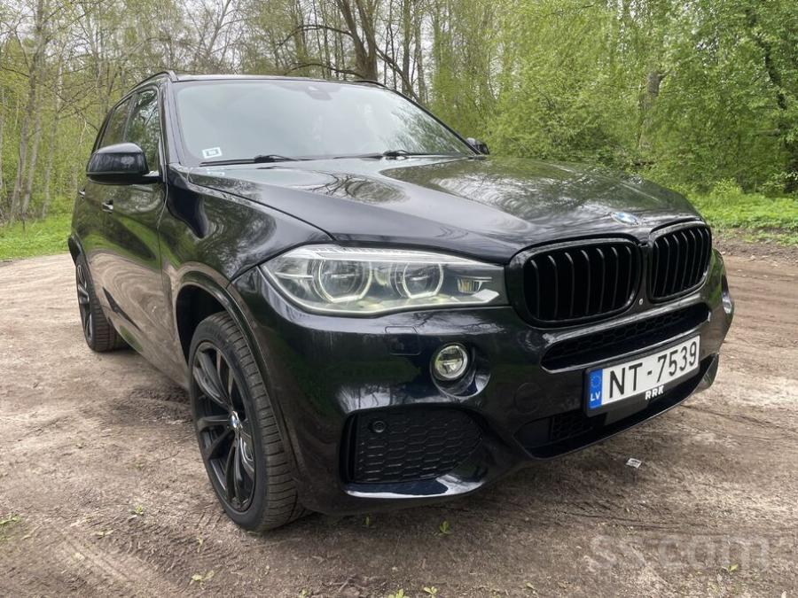 Blue BMW X5 2015 in Riga, with an engine capacity of 3.00 L and mileage of 260 thousand km for 30000 €, photo 2 on AUTOMOTO.COM.LV