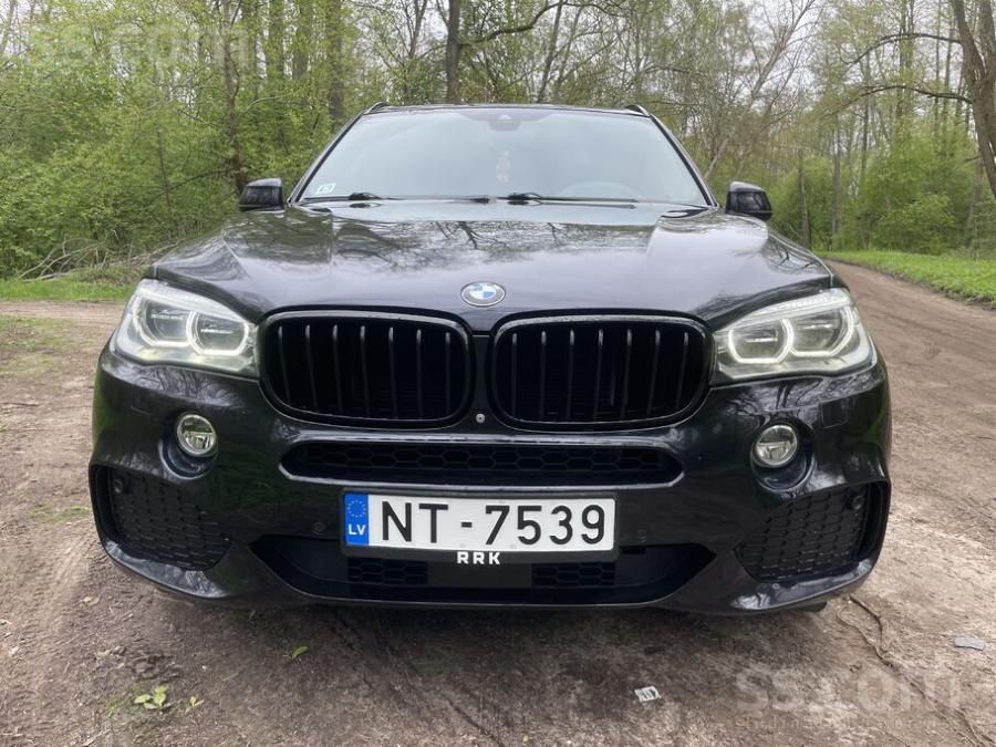 Blue BMW X5 2015 in Riga, with an engine capacity of 3.00 L and mileage of 260 thousand km for 30000 €, photo 3 on AUTOMOTO.COM.LV