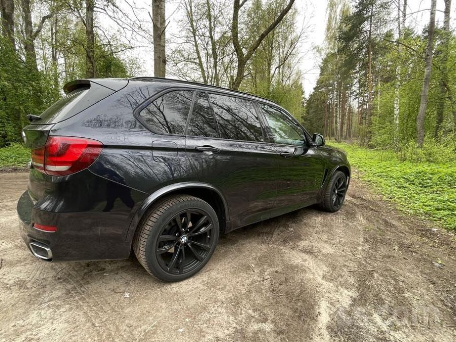 Blue BMW X5 2015 in Riga, with an engine capacity of 3.00 L and mileage of 260 thousand km for 30000 €, photo 4 on AUTOMOTO.COM.LV