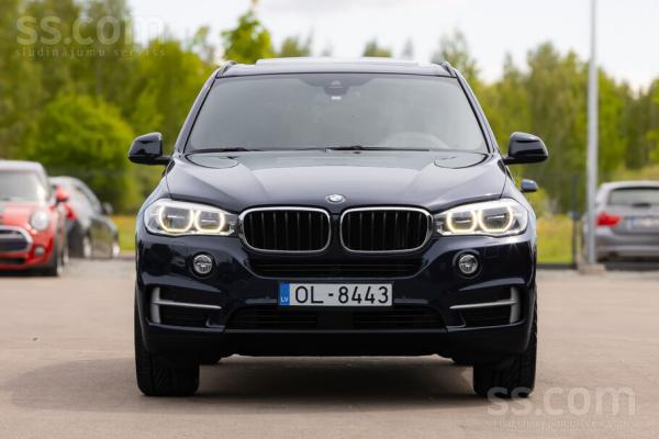 Blue BMW X5 2015 in Jelgava, with an engine capacity of 3.00 L and mileage of 0 thousand km for 18200 €, photo 2 on AUTOMOTO.COM.LV